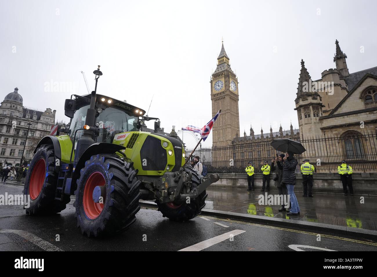 Farmers protest in central London over the changes to inheritance tax ...