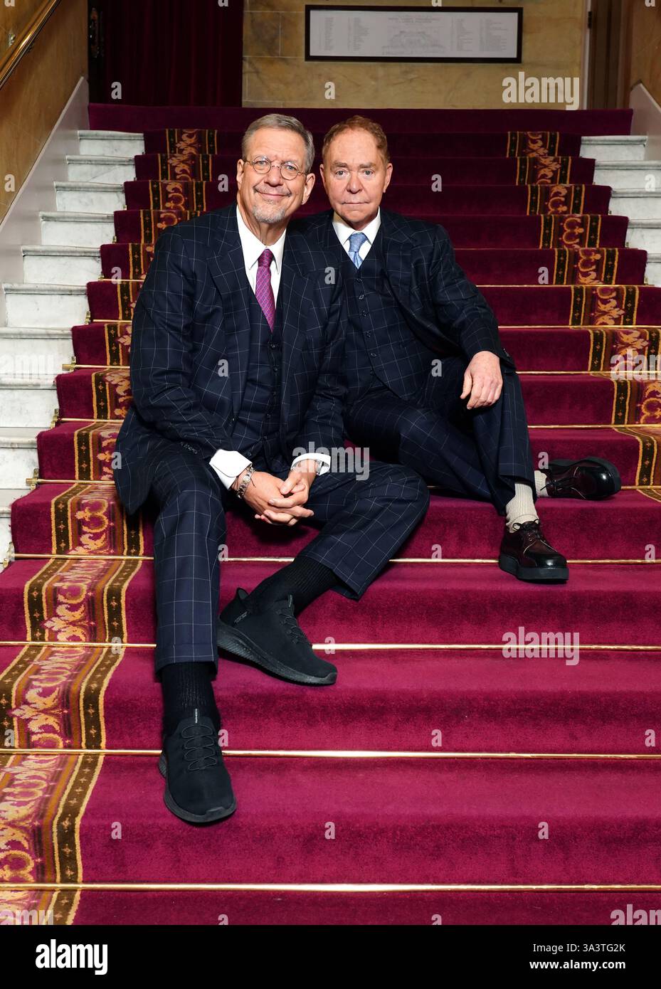 Penn (left) and Teller pose on the steps of the London Palladium in ...