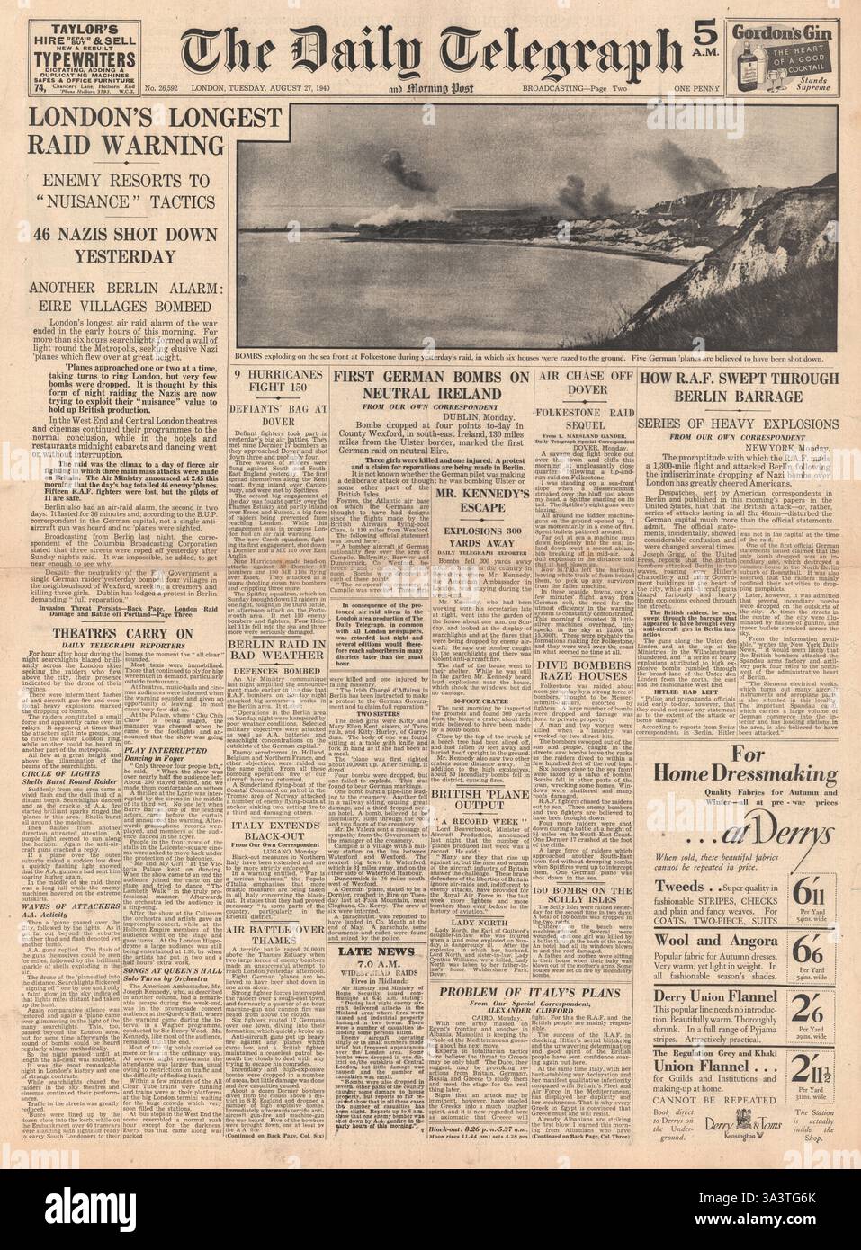 1940 daily telegraph luftwaffe bombing raids on london hi-res stock ...