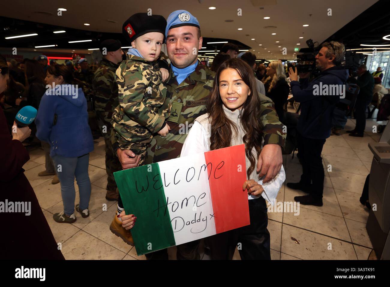 Calvin Conway is reunited with his son Rian Conway, 3, and girlfriend ...