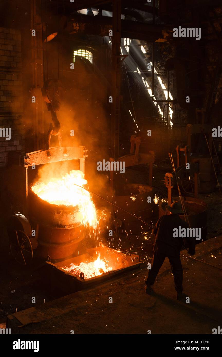 Worker pouring molten metal from hi-res stock photography and images ...