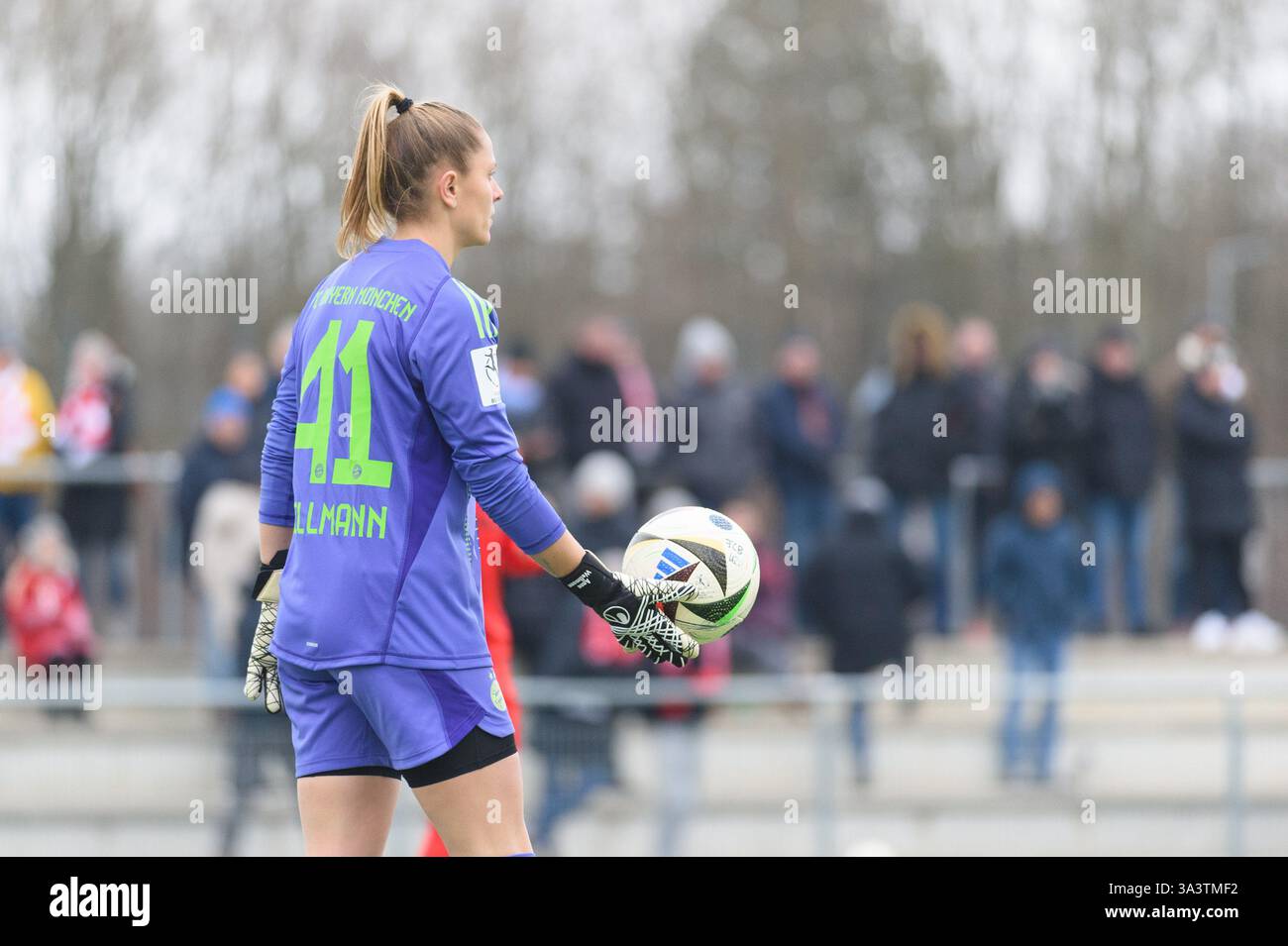 Munich, Germany, March 16th 2025: Goalkeeper Anna Wellmann (41 FC ...