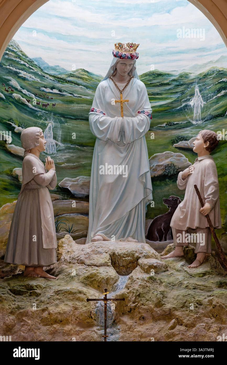 Paris, FRANCE - 08–03-2024: Statues (19th century) of the apparition of ...