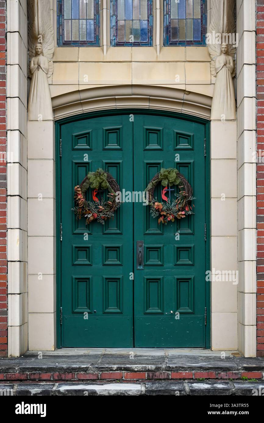 Tudor revival architecture hi-res stock photography and images - Alamy