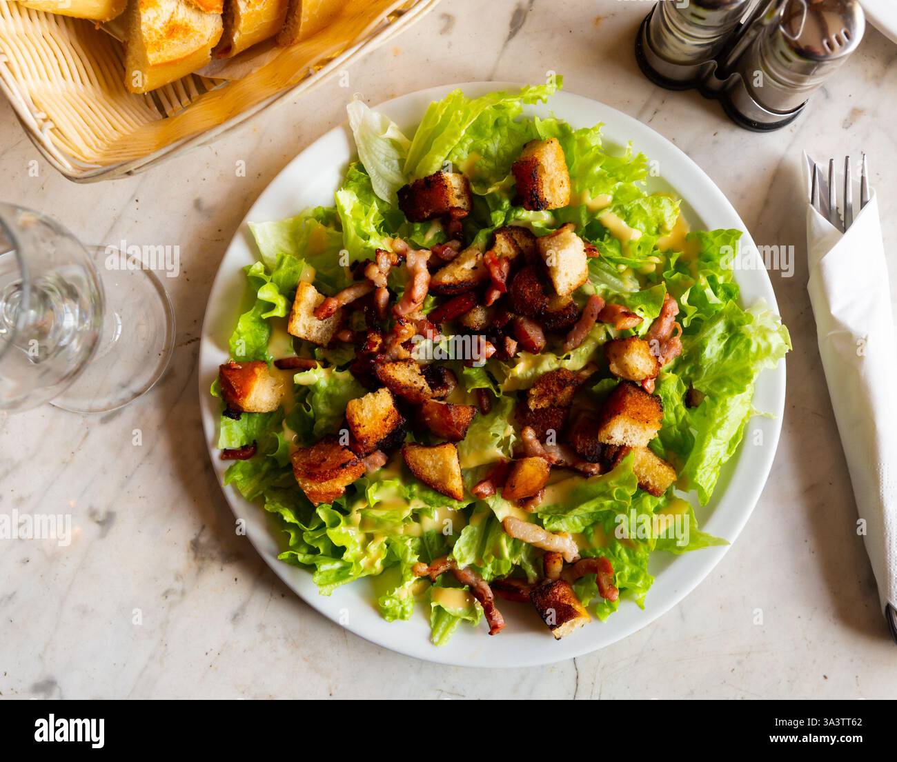 Lardon salad hi-res stock photography and images - Alamy