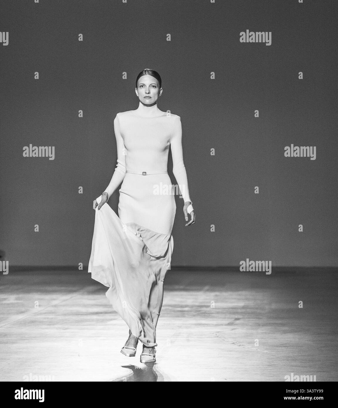 Runway outfit Black and White Stock Photos & Images - Alamy