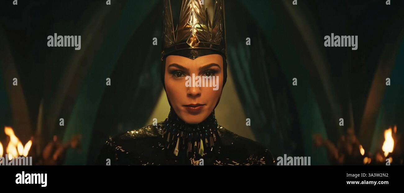 SNOW WHITE, Gal Gadot as the Evil Queen, 2025. © Walt Disney Studios ...