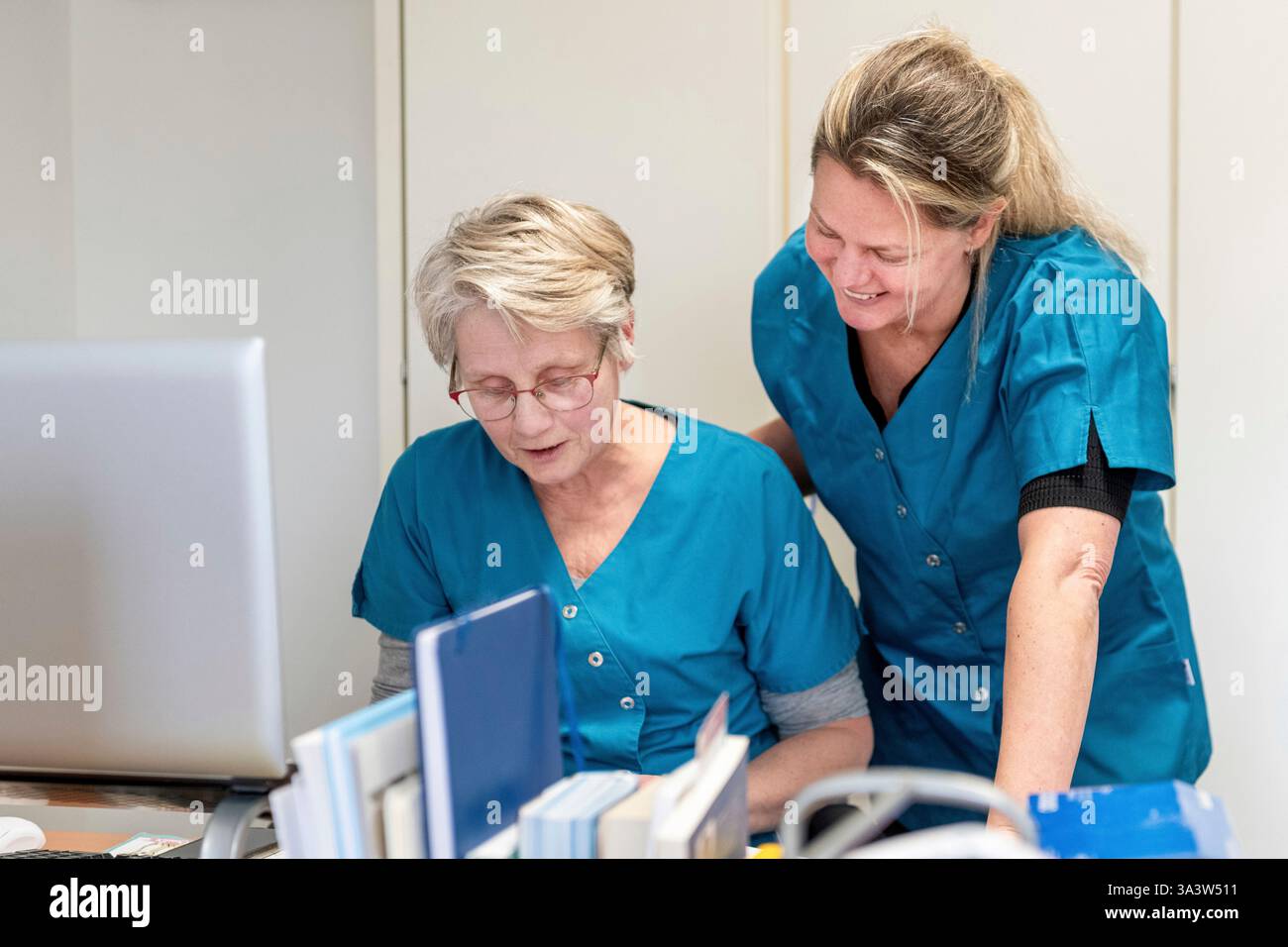 Homecare nurses reviewing patient files Stock Photo - Alamy