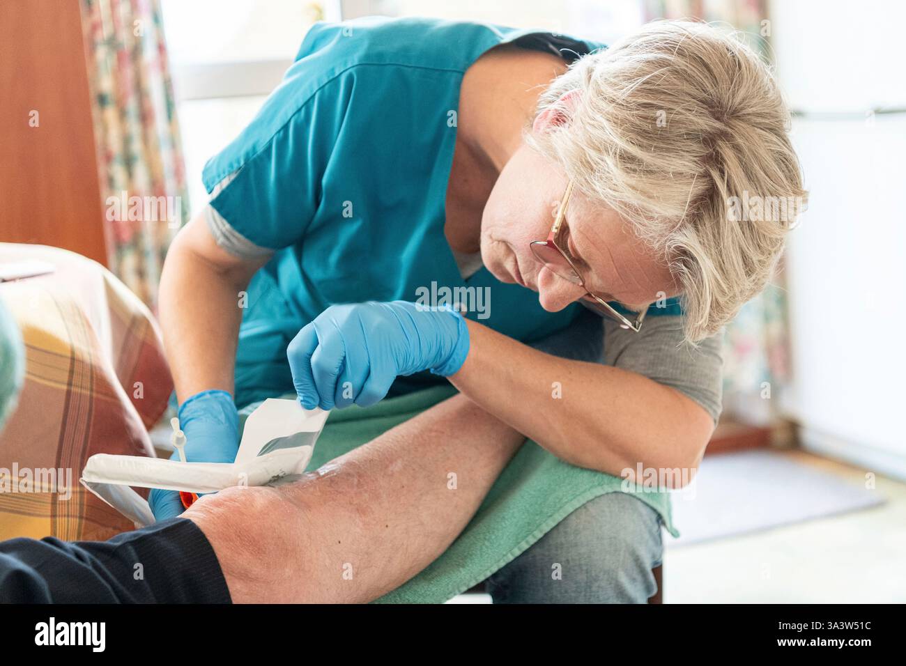 Homecare nurse treating wound Stock Photo - Alamy