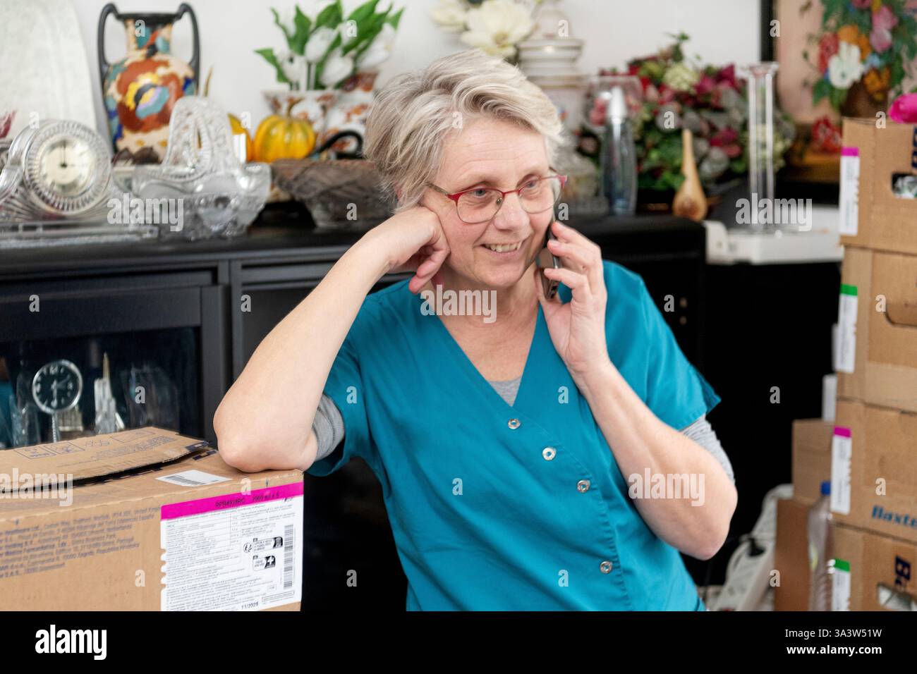 Mobile phone client hi-res stock photography and images - Alamy