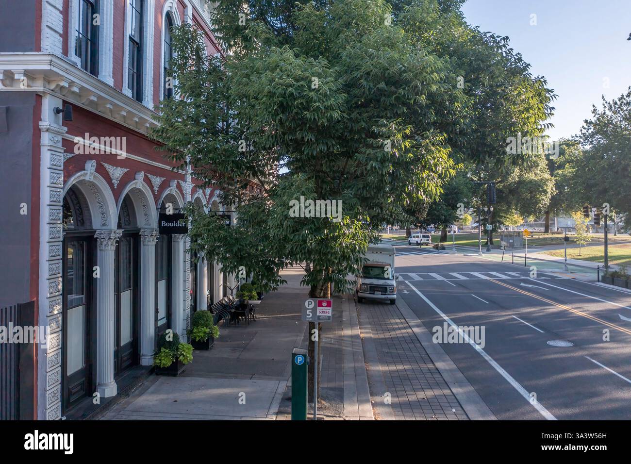 Usa oregon portland architecture hi-res stock photography and images ...