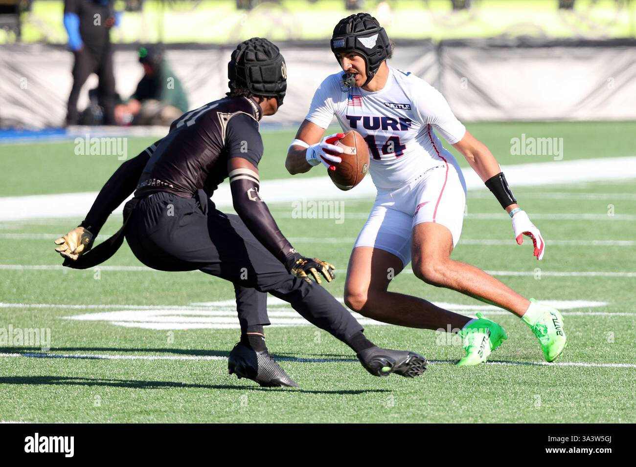 C1N defensive back Kamarui Dorsey (11) pursues as Tucson Turf wide ...