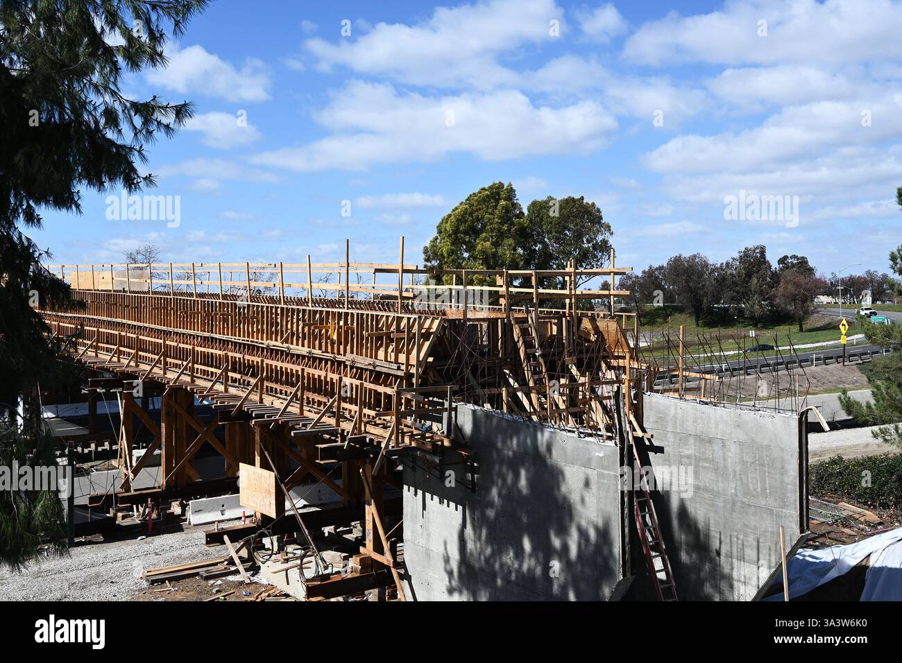 IRVINE, CALIFORNIA - 10 FEB 2025: Construction of the 5 Freeway ...