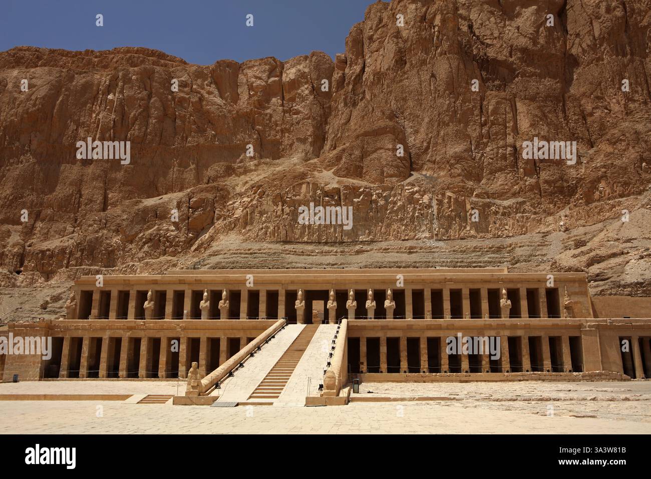 Mortuary temple of Hatshepsut in Deir el-Bahari, Egypt Stock Photo - Alamy