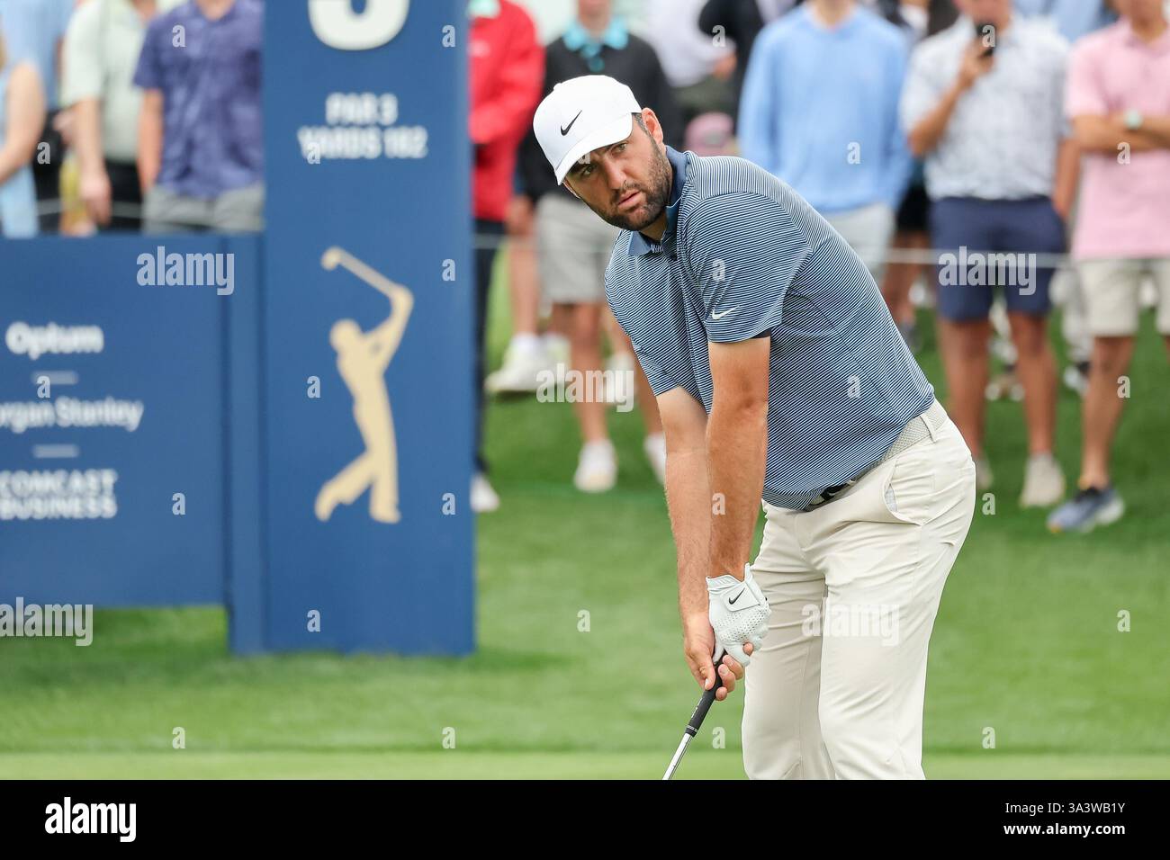 Ponte Vedra, FL, USA. 16th Mar, 2025. Scottie Scheffler readies for his ...