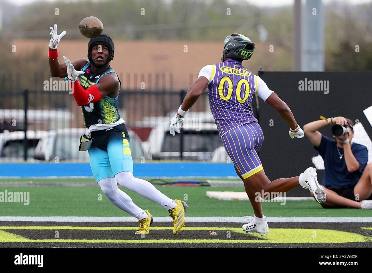 SFE wide receiver Eric McFarland (3) catches a pass against Fleaux ...