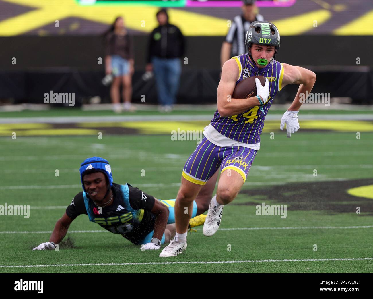 Fleaux wide receiver Brodie Dumontier (14) carries the ball as SFE wide ...