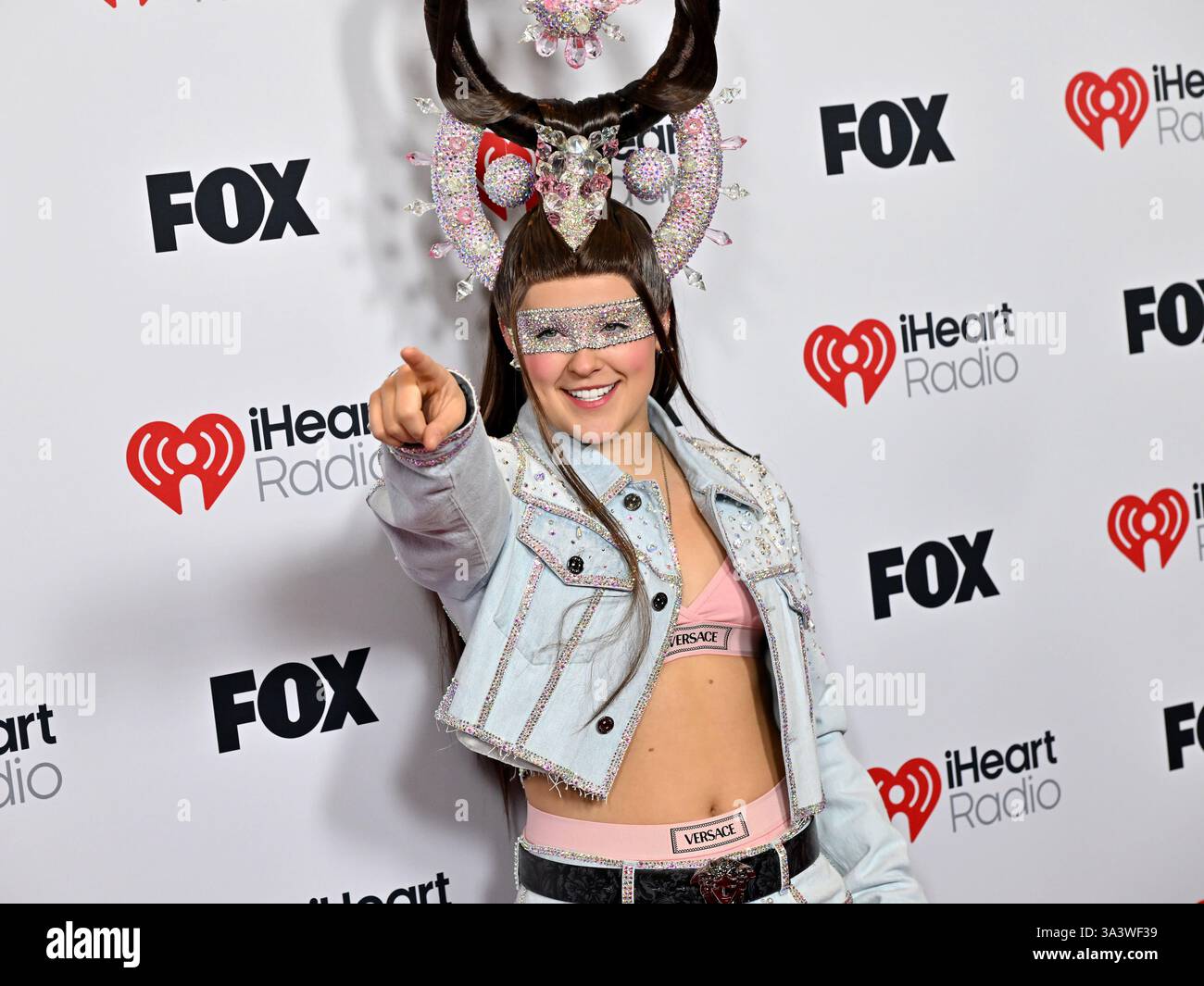 Hollywood, USA. 17th Mar, 2025. Jojo Siwa arriving to the 2025 ...