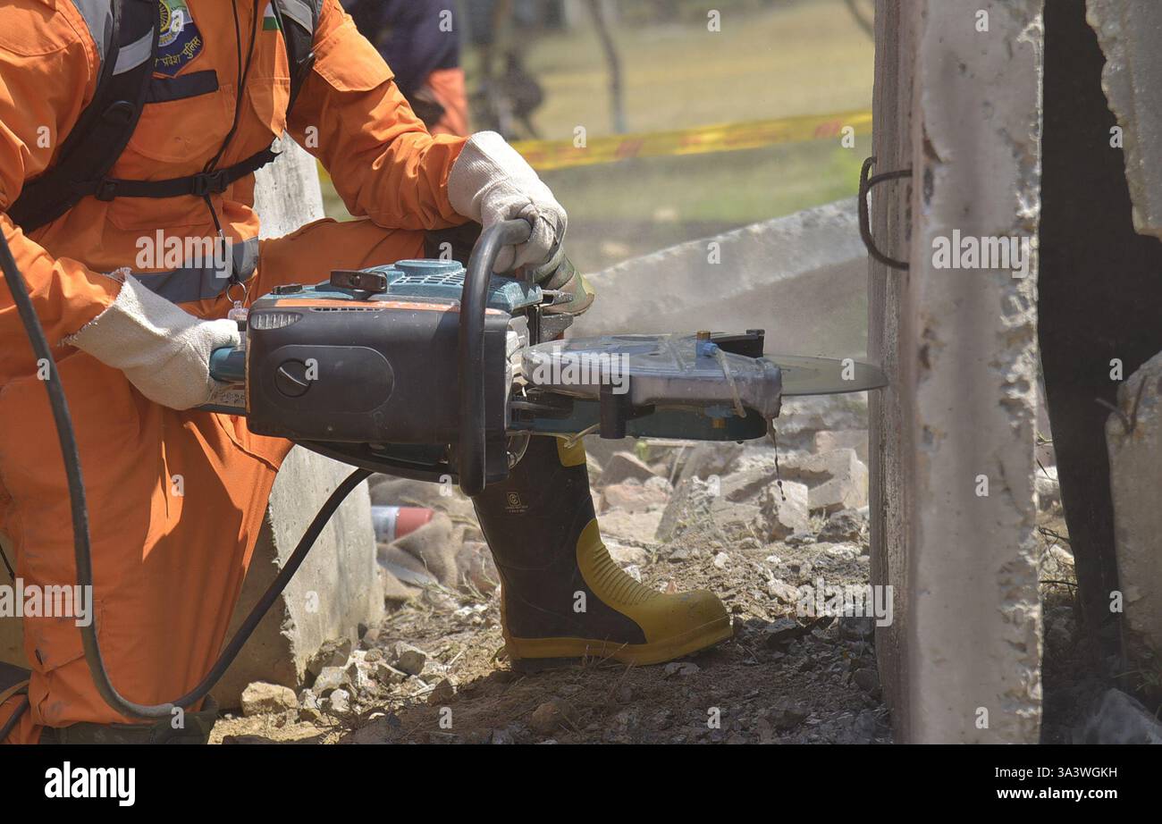 Ghaziabad, India. 17th Mar, 2025. GHAZIABAD, INDIA - MARCH 17: SDRF ...