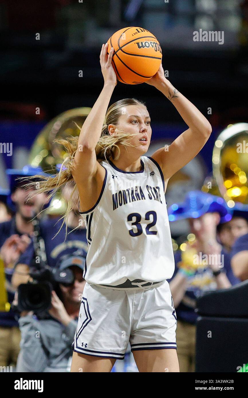 Montana State forward Marah Dykstra (32) looks to pass the ball against ...