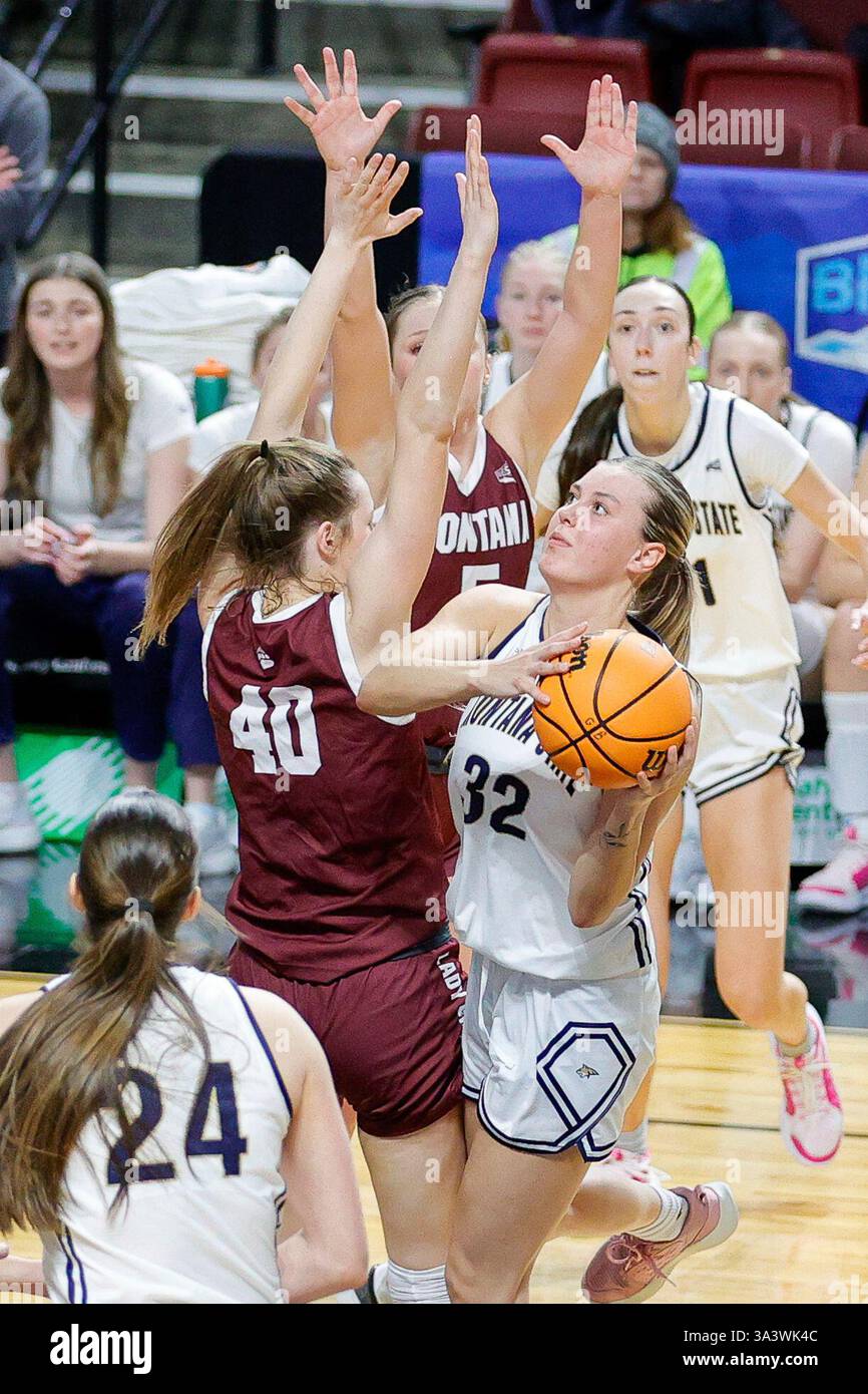 Montana State forward Marah Dykstra (32) battles to get a shot off in ...