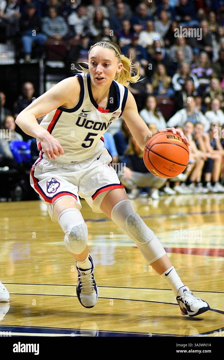 Uncasville, CT, USA. 9th Mar, 2025. UConn Huskies guard Paige Bueckers ...