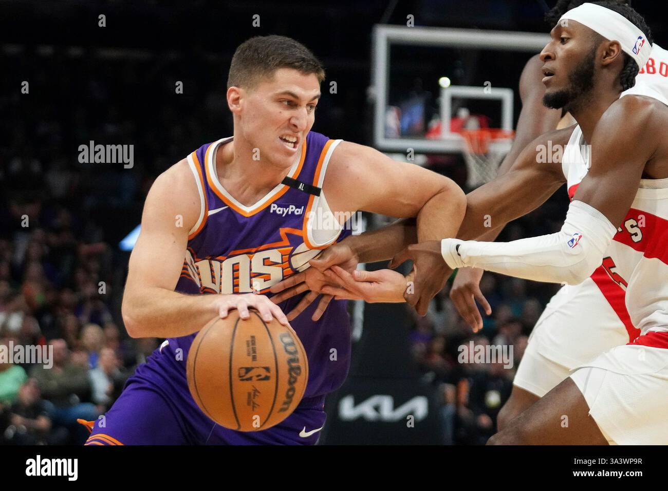 Phoenix Suns guard Collin Gillespie (12) fights his way through the ...