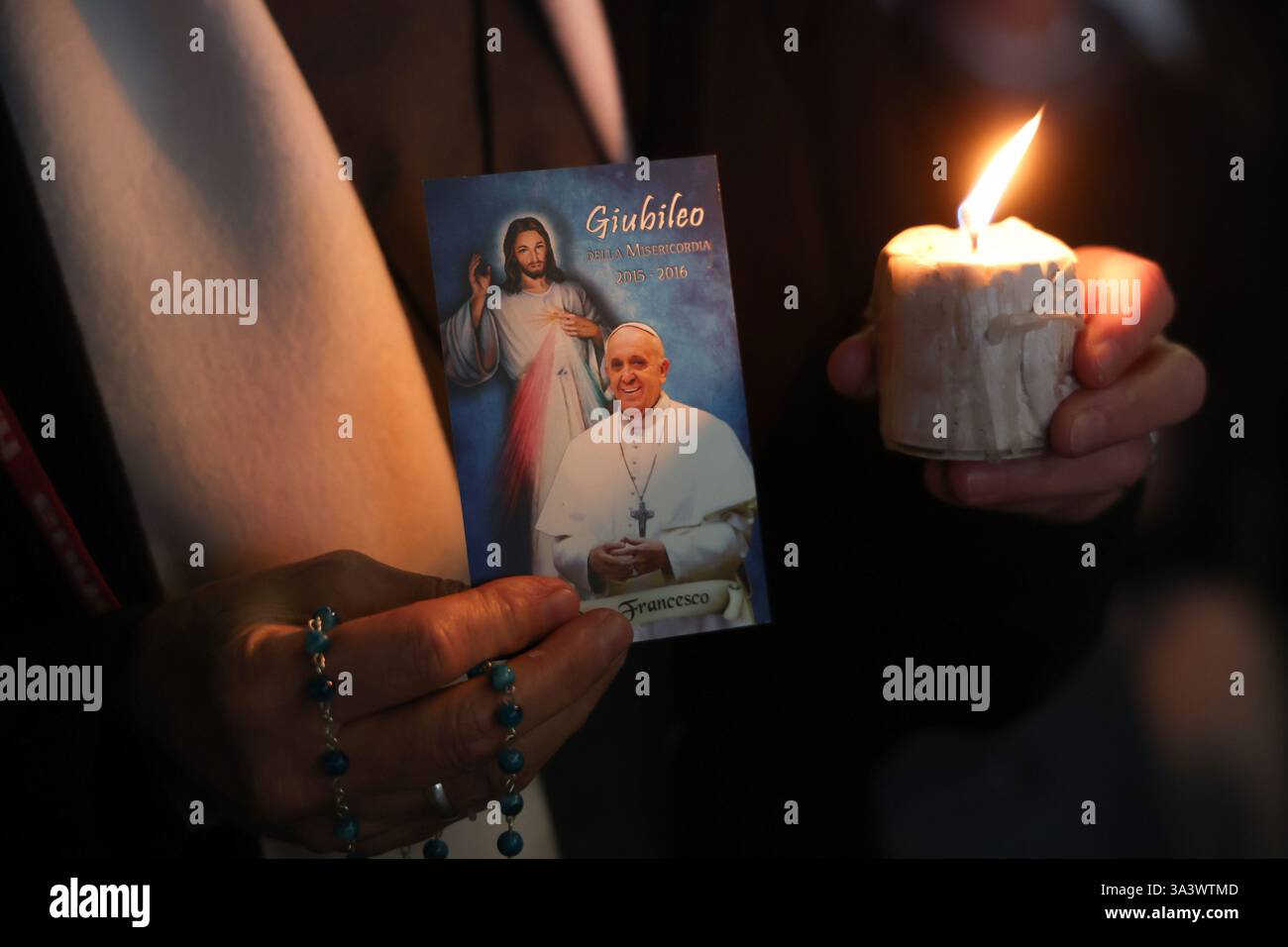 Vatican, Italy. 17th Mar, 2025. A nun recites the rosary during the ...