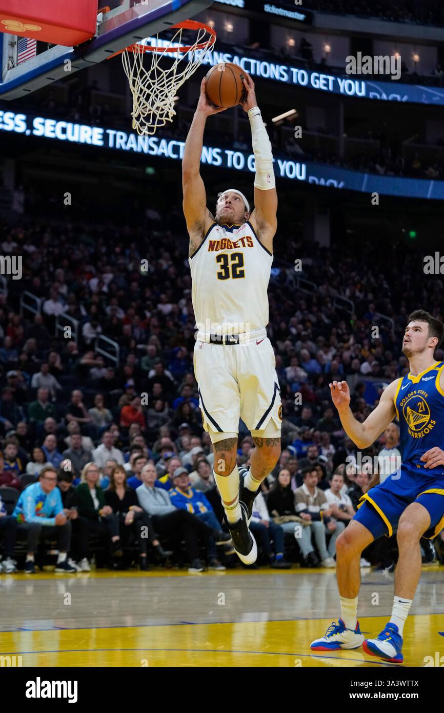 Denver Nuggets forward Aaron Gordon (32) dunks next to Golden State ...