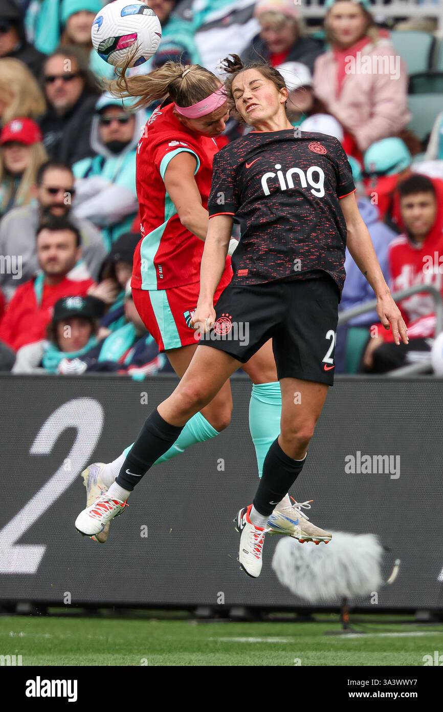 Kansas City, MO, USA. 15th Mar, 2025. Portland Thorns FC midfielder ...