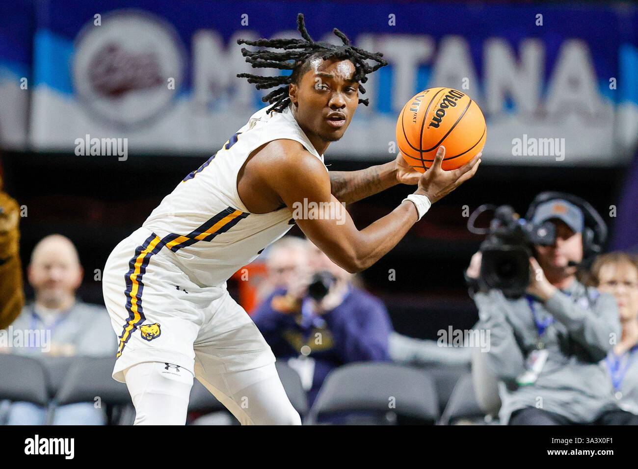 Northern Colorado guard Langston Reynolds (6) during an NCAA college ...
