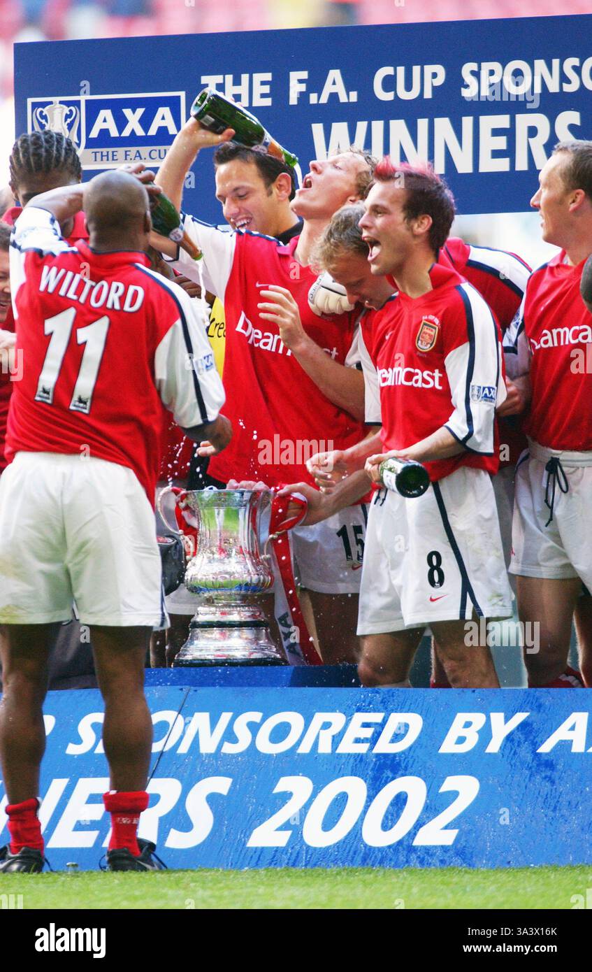 Chelsea v Arsenal FA Cup Final '02 Cardiff Stock Photo - Alamy