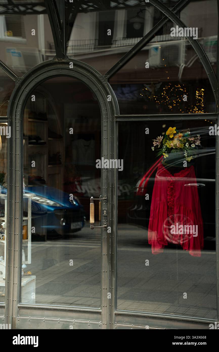 Storefront shop door hi-res stock photography and images - Alamy