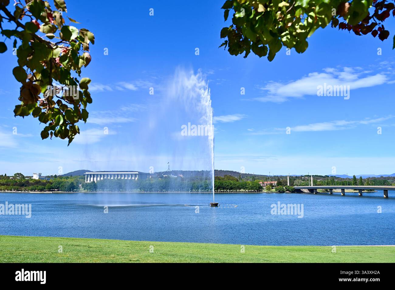 Lake Burley Griffin - Canberra Fountain Stock Photo - Alamy