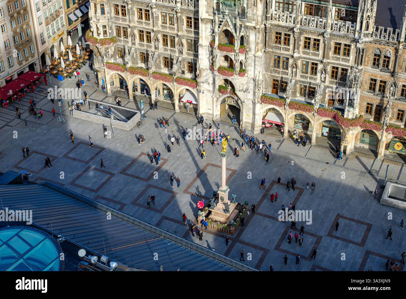 New Town Hall and Marienplatz with Marian Column, Munich, Bavaria ...