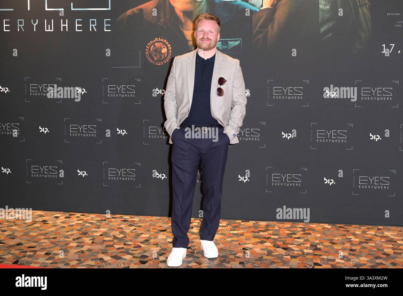 Dean Michael Gregory bei der Premiere des Kinofilms Eyes Everywhere im ...