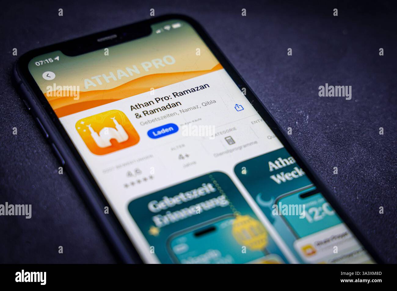 Apple App Store auf einem iPhone. Favoriten der Woche. Athan Pro ...