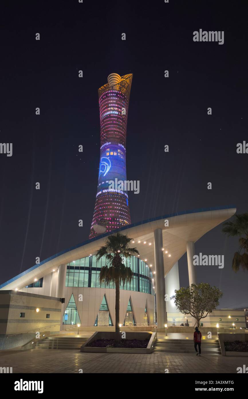 Building doha qatar smartphone stock photos and images - Alamy