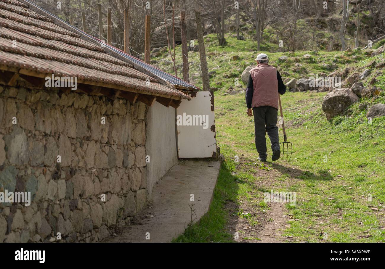 Old farm living hi-res stock photography and images - Alamy
