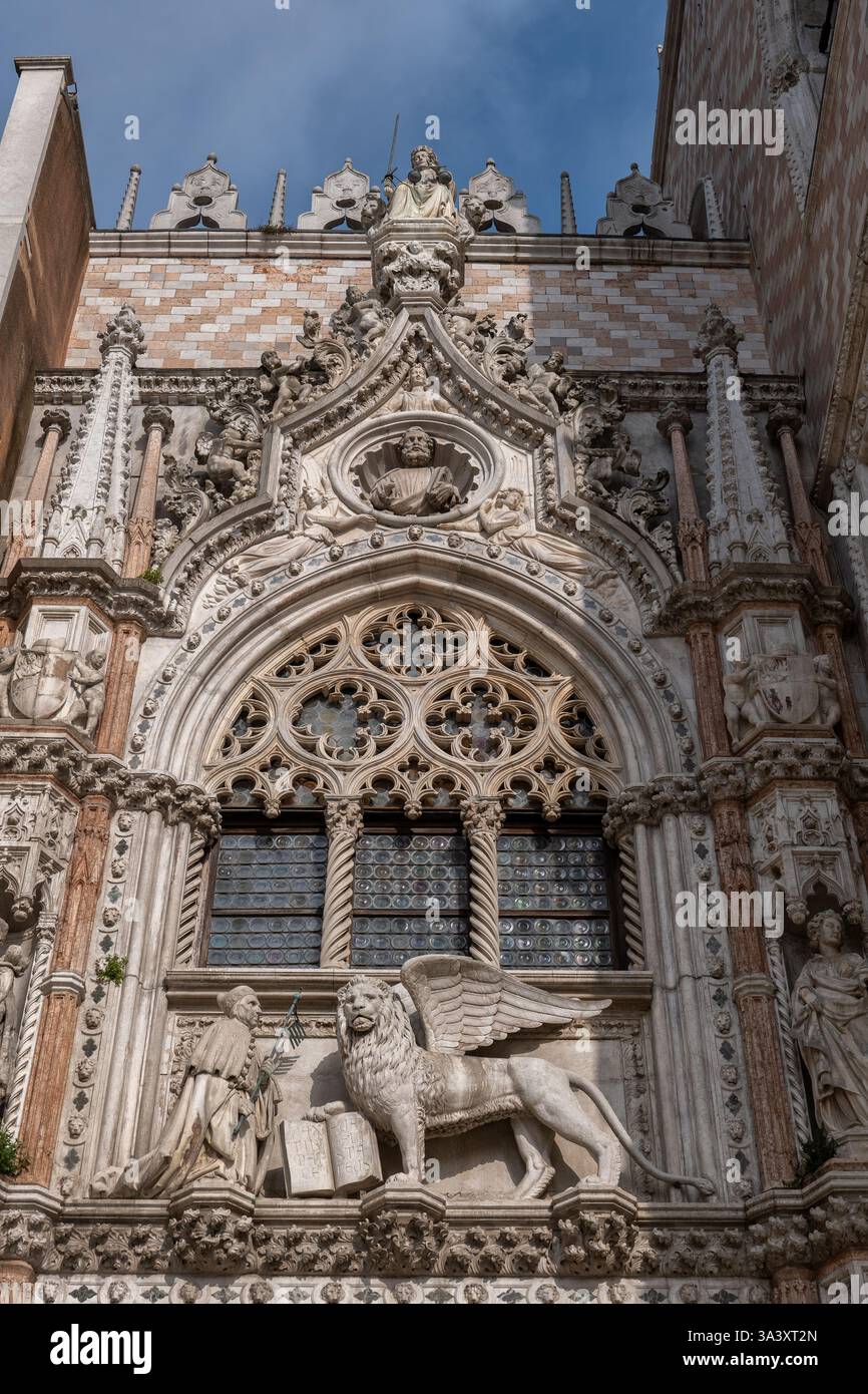 Venice, Italy - Porta della Carta ceremonial gate from 1442 to the Doge ...