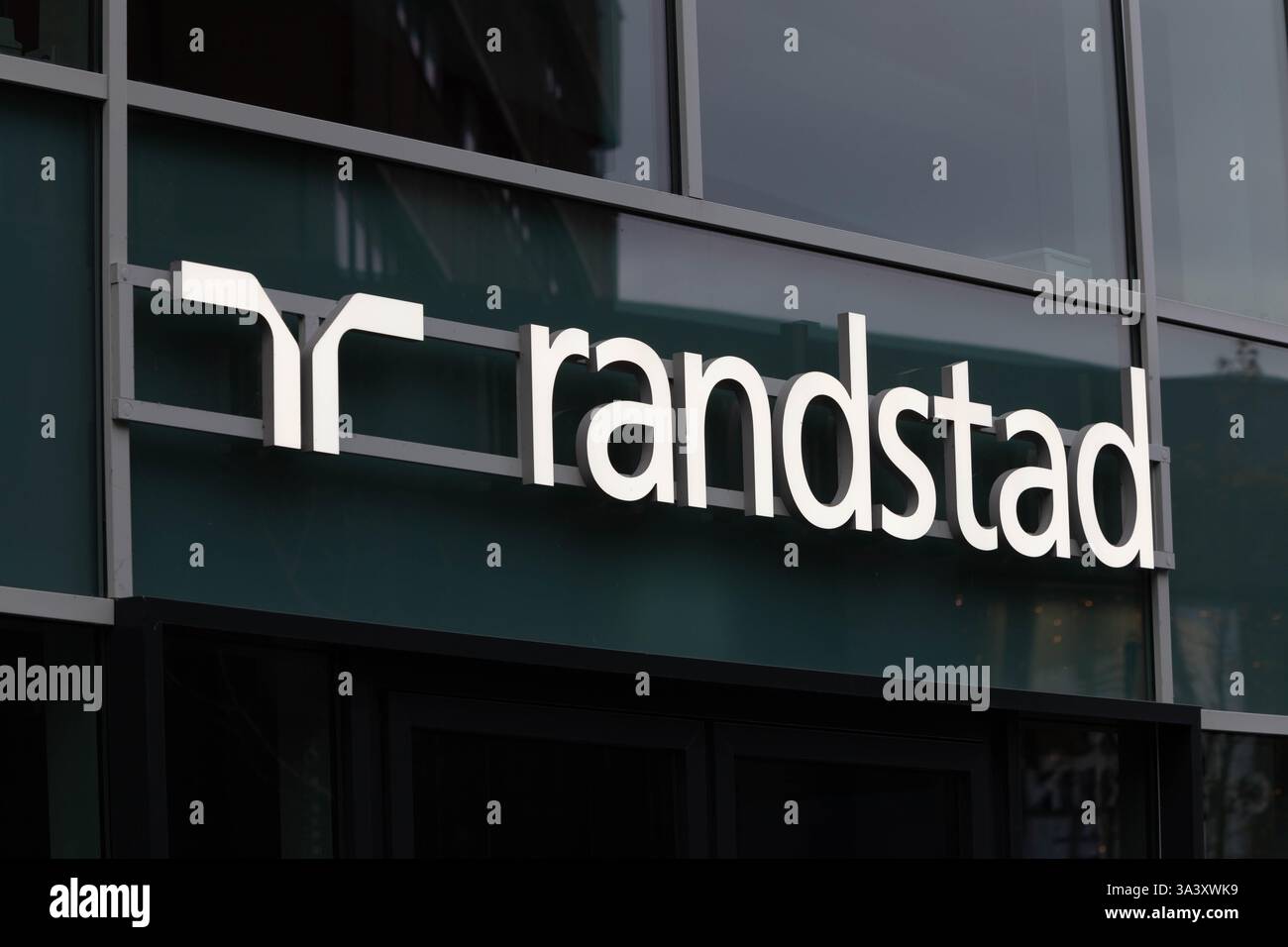 Randstad Uitzendbureau logo sign on reflecting windows above the ...