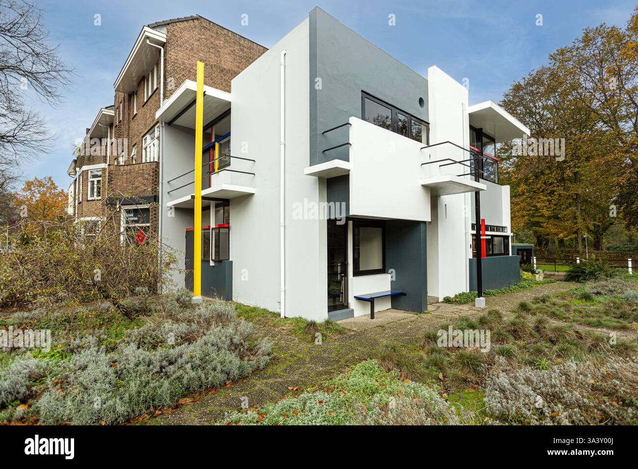 Rietveld Schroder House. Designed in 1924. Rietveld Schroderhuis A ...