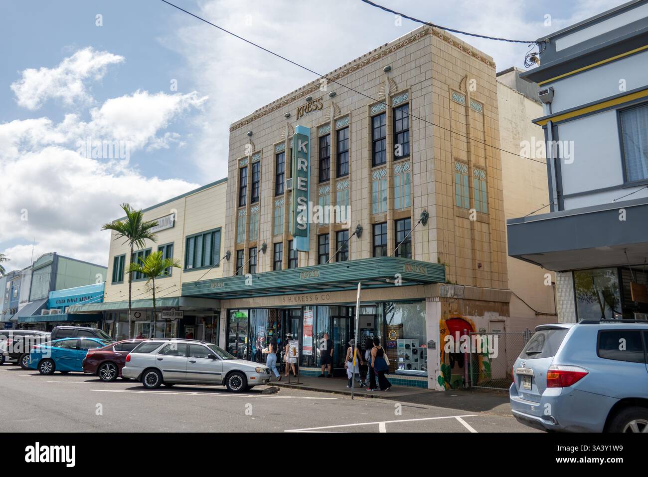 The Art Deco Building Exterior Of The S.H. Kress Department Store In ...