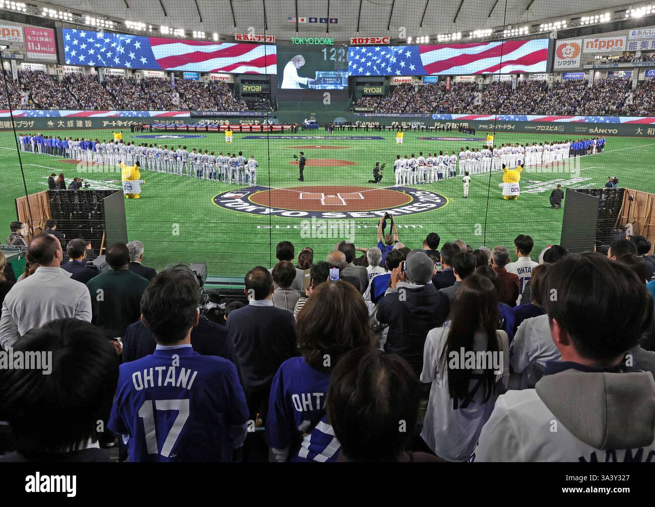 Members of Los Angeles Dodgers and Chicago Cubs sing the U.S. national ...