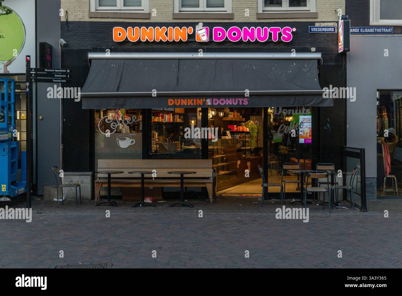 Dunkin' Donuts sign, Dunkin' Donuts is an American global donut company ...
