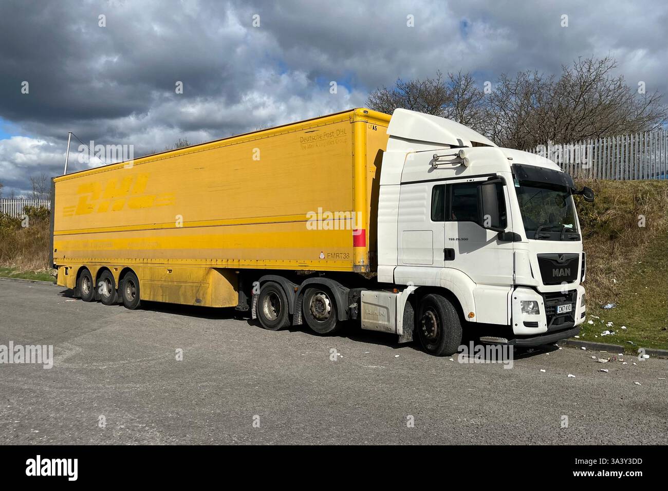 Parked lorry swansea hi-res stock photography and images - Alamy