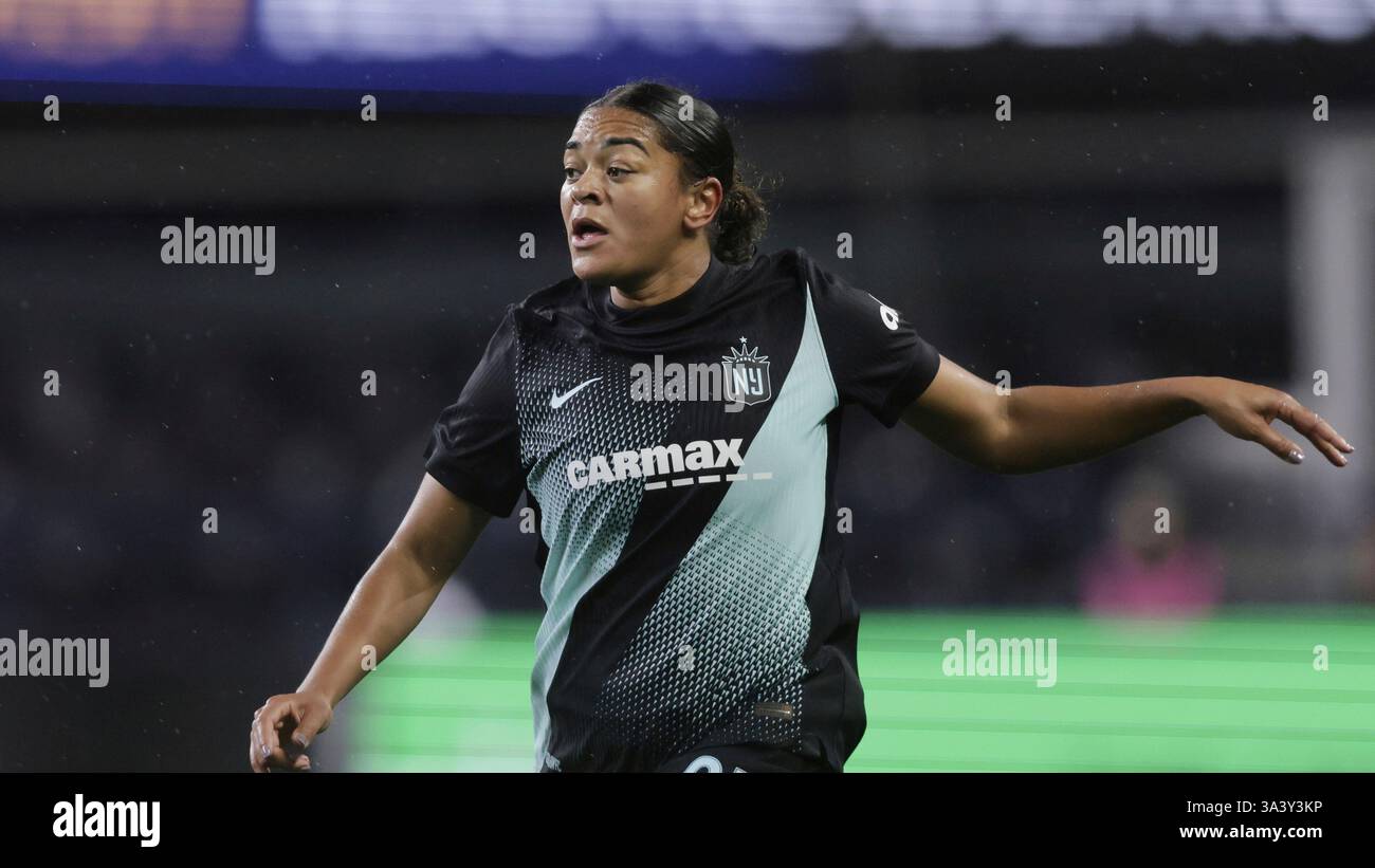 NJ/NY Gotham FC defender Jess Carter runs on the field against Seattle ...