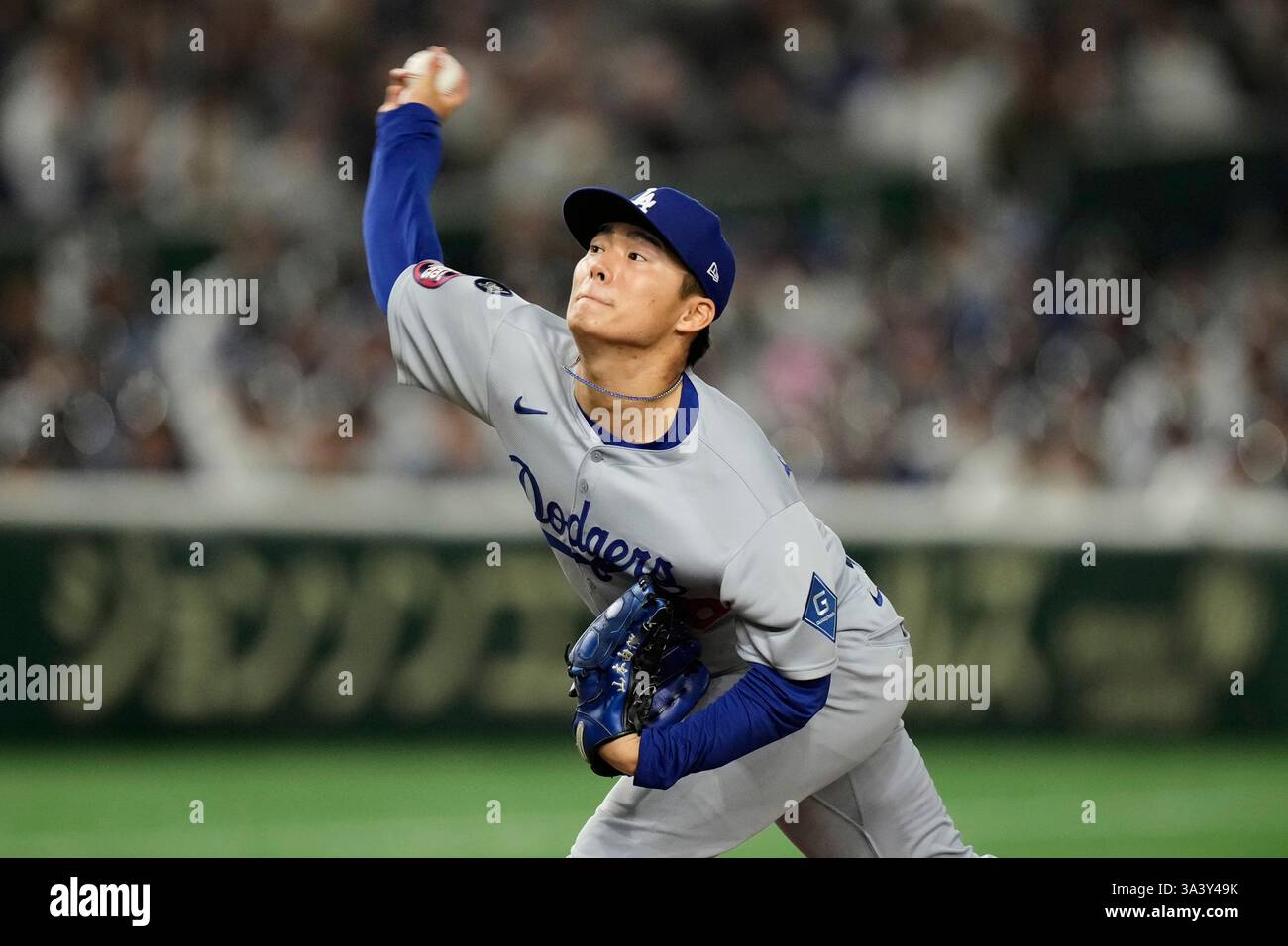 Los Angeles Dodgers starting pitcher Yoshinobu Yamamoto throws to the ...