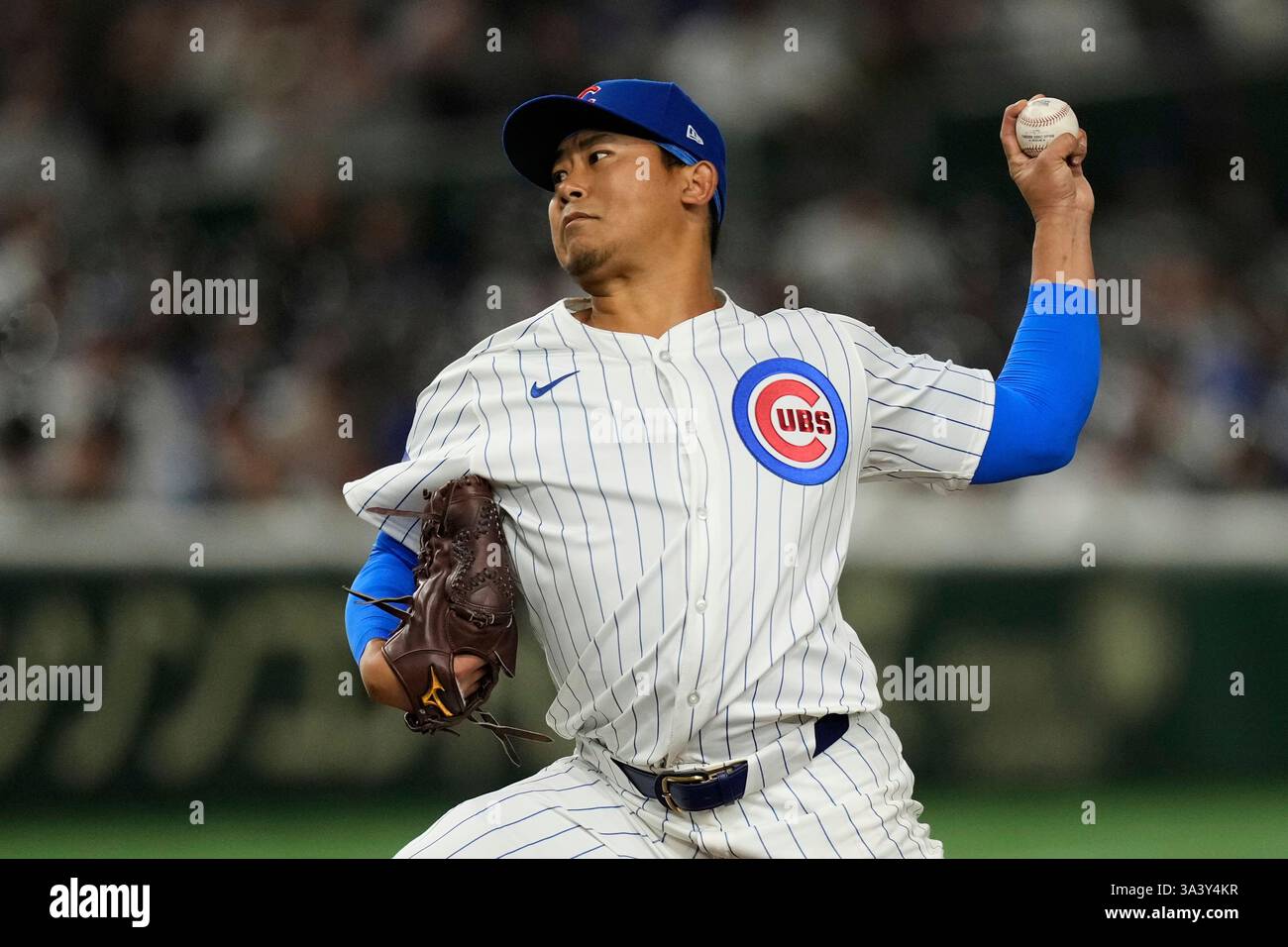Chicago Cubs starting pitcher Shota Imanaga throws to the Los Angeles ...