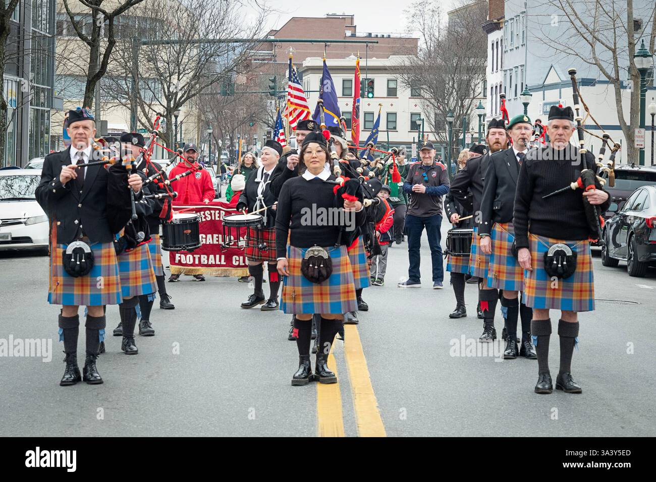 The Hudson Highlanders bagpipe and drum band in their colorful tartan ...